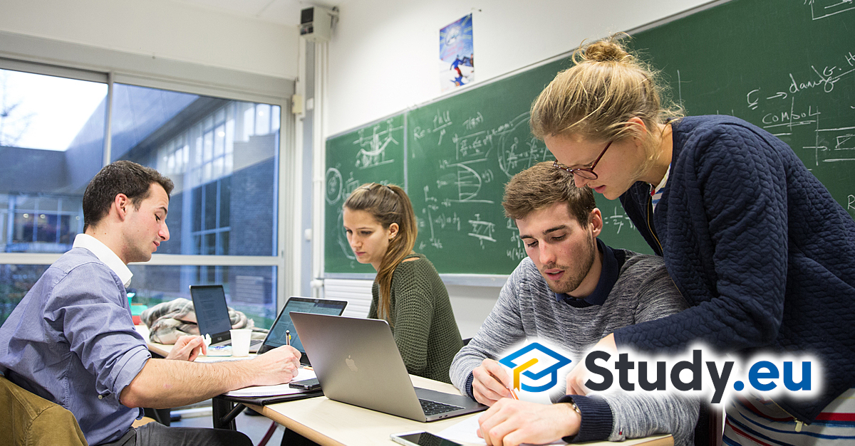 7 Reasons to Study a STEM Degree in 2023 | Study.eu